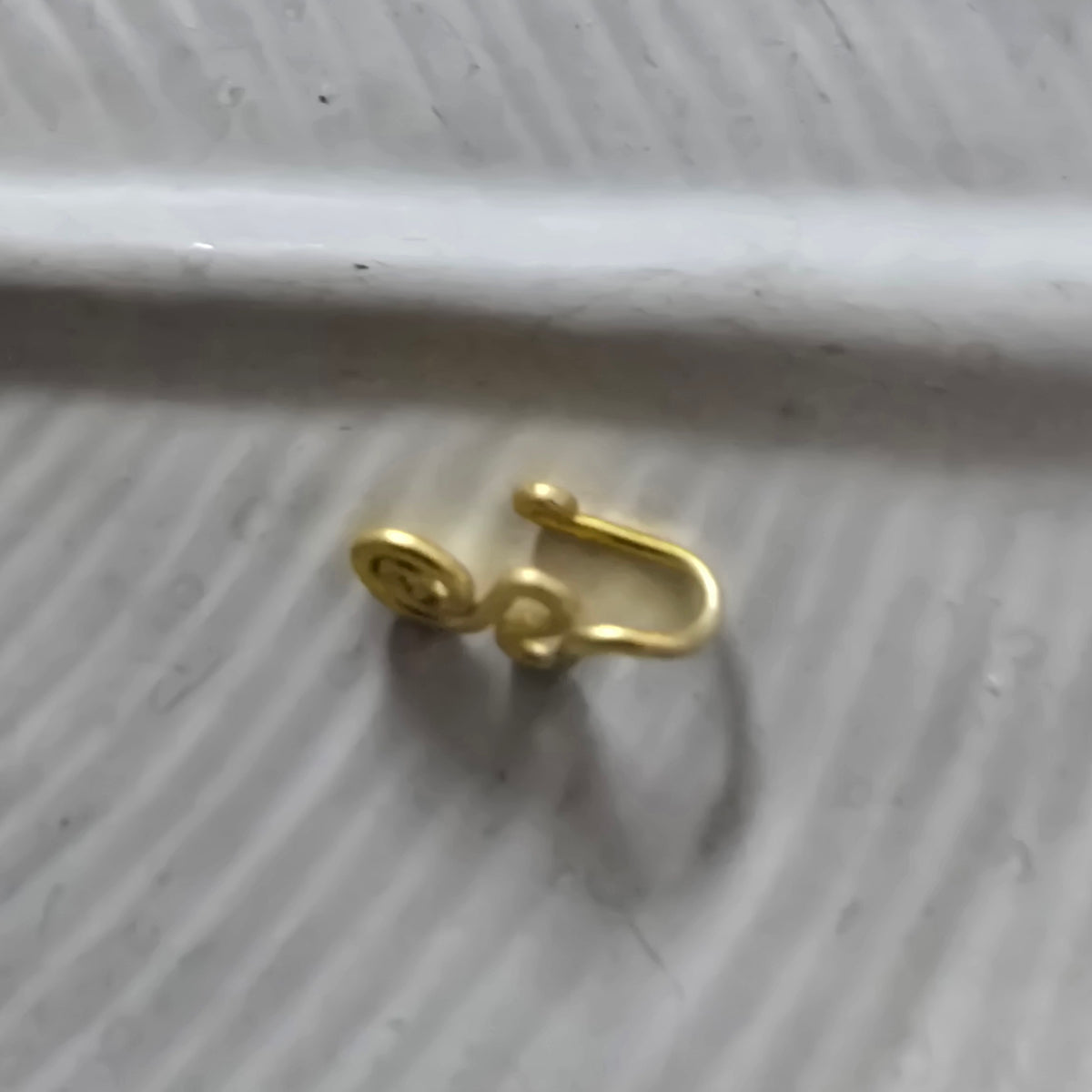 Zig spiral nose cuff - bright gold – Jóia by Yanira Ramirez